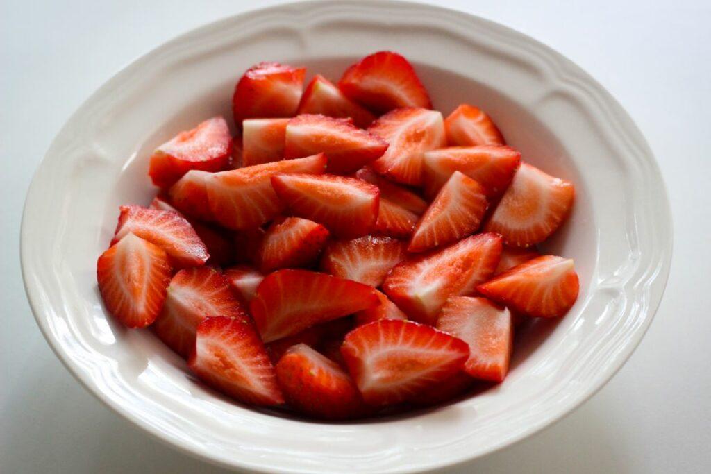 How To Cut Strawberries