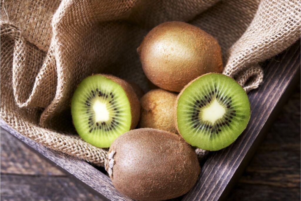 How To Pick Kiwi: Tips For Choosing The Perfect Kiwi Fruit